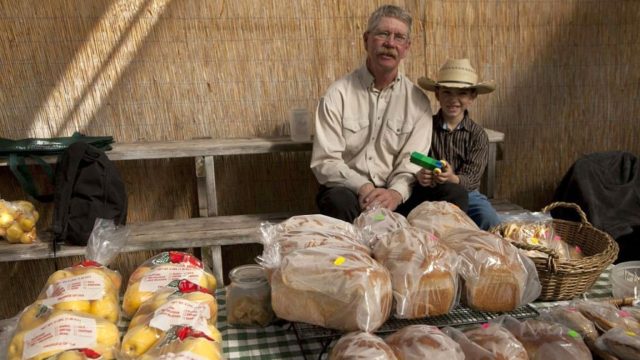 Farms That Sell Directly To Consumers May Stay In Business Longer, USDA ...